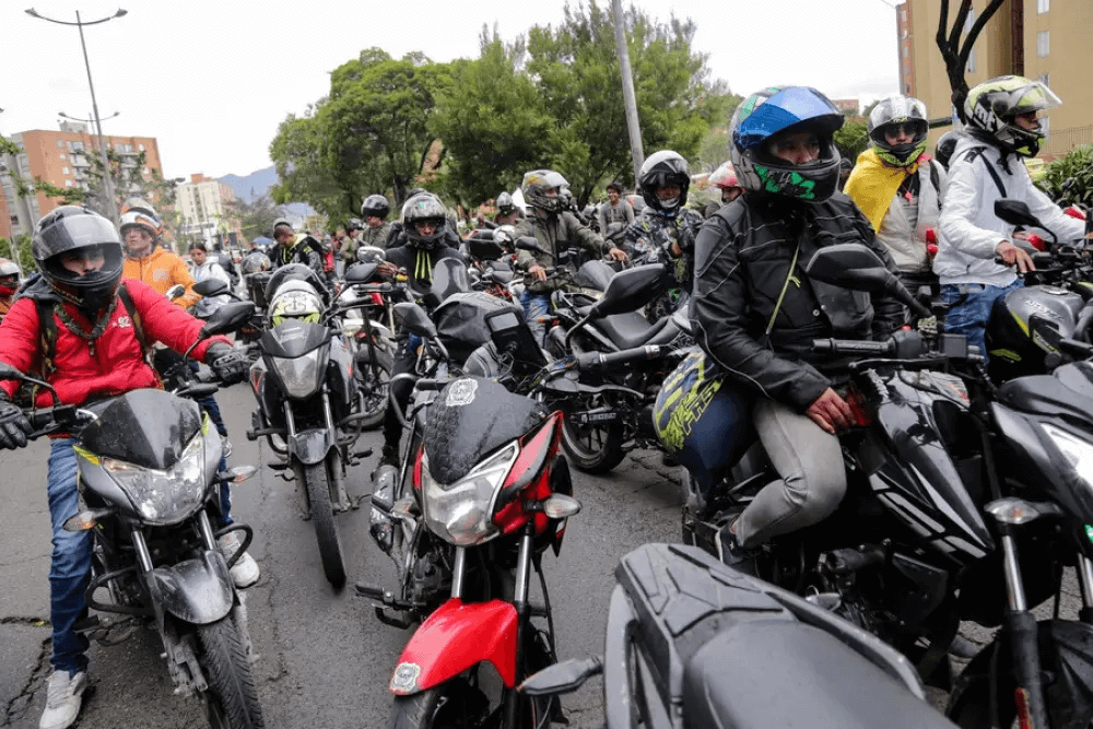 Nuevas normativas para motos en Colombia: restricciones y requisitos a partir de 2025 | Agenciapi.co